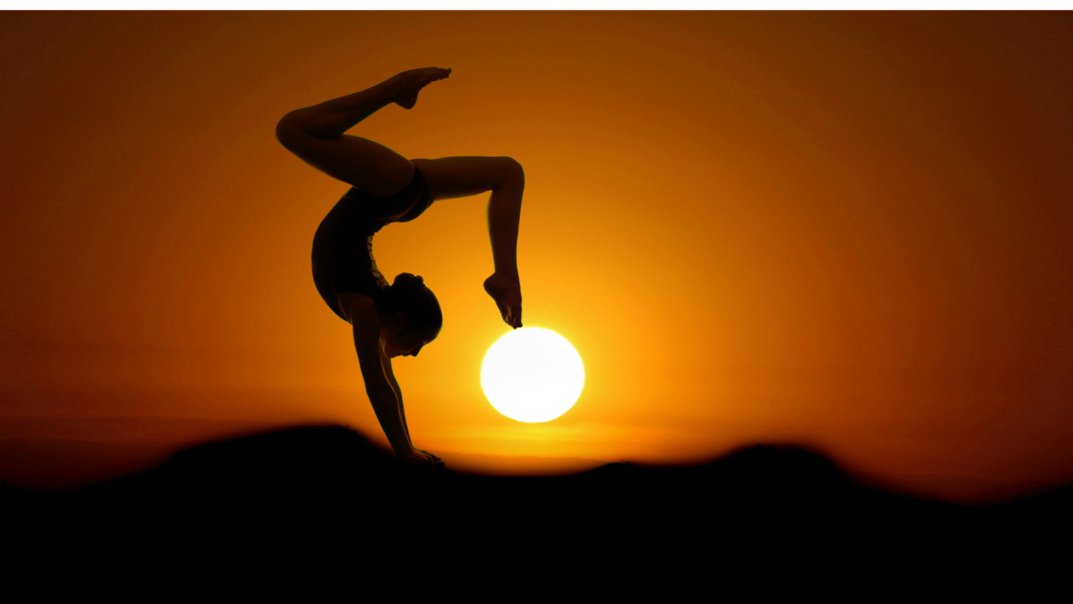 Il Saluto alla Luna: sequenza Yoga per tutti - Yoga Planet